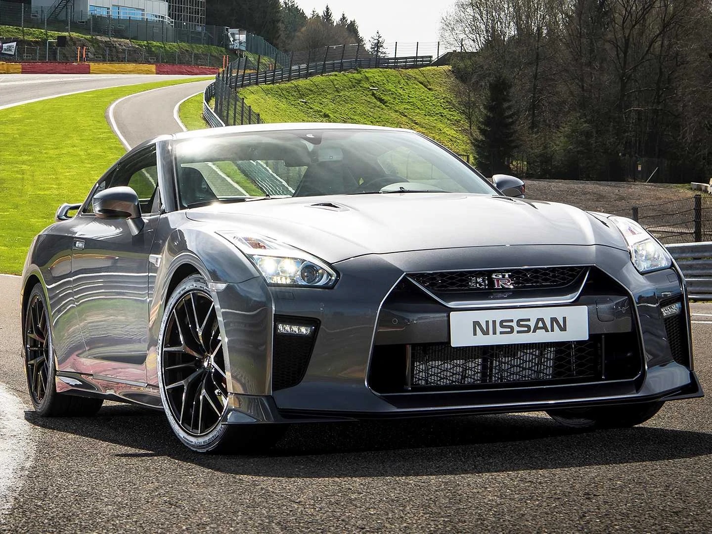 Szilárdtest akkuval jönne az új Nissan GT-R - e-cars.hu
