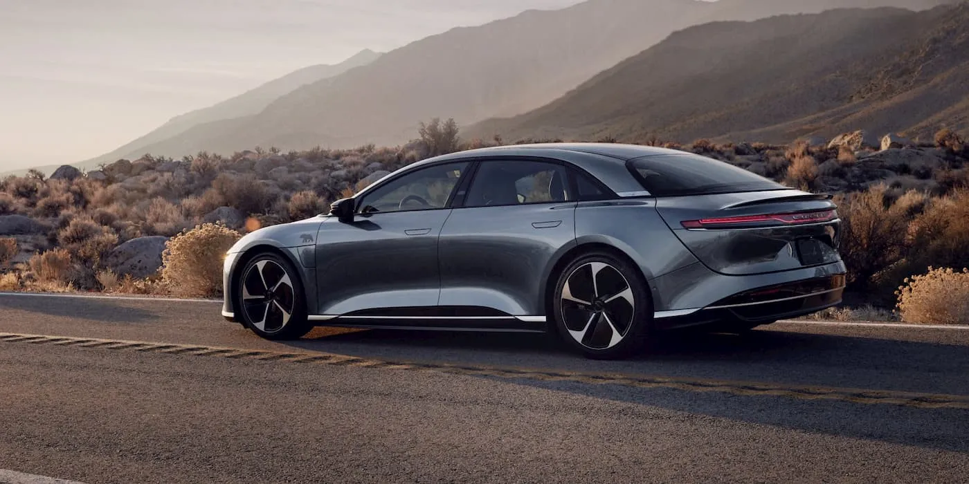 A Tesla árszintjére ütemezné a Lucid az elektromos autóit - e-cars.hu