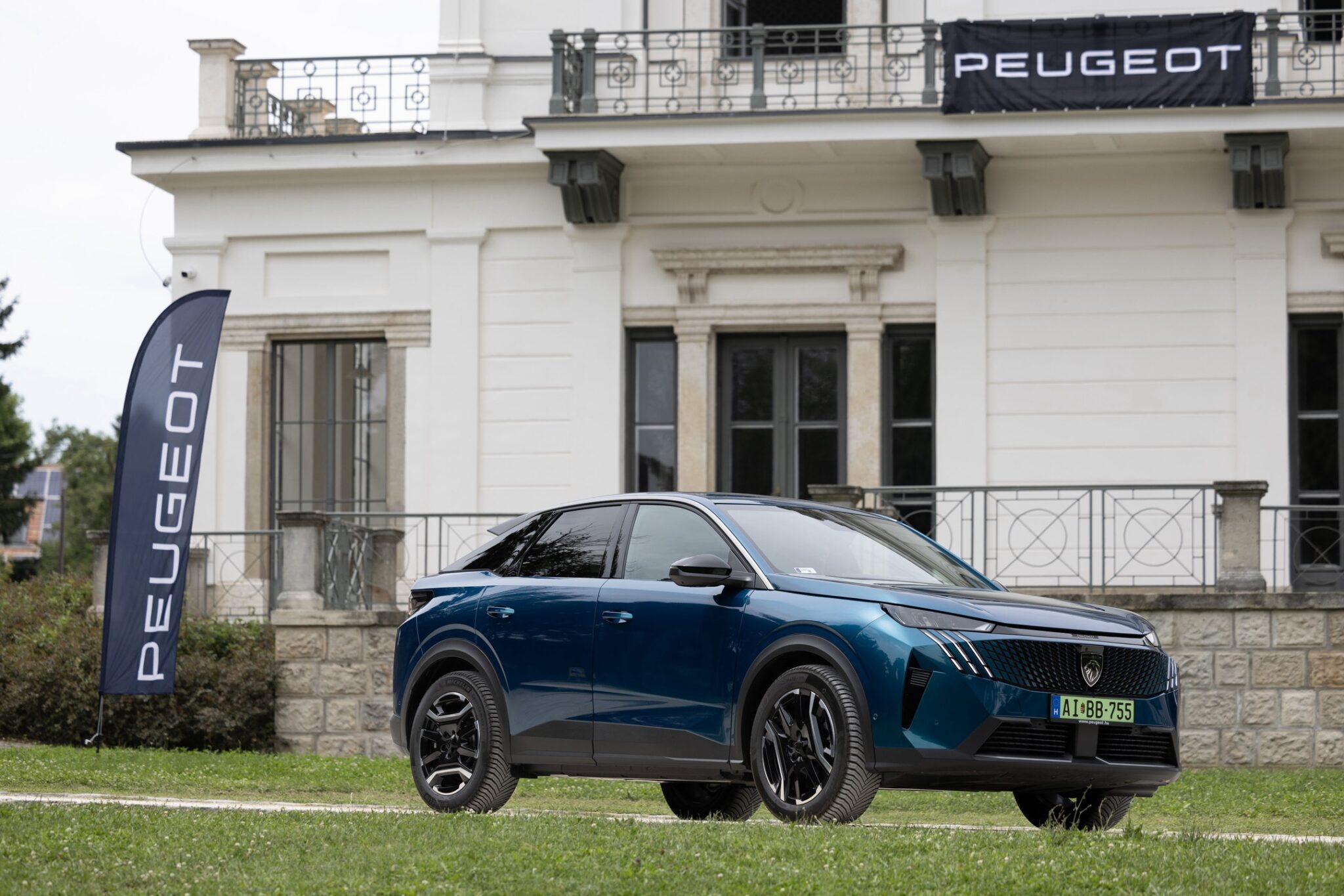 Megkapta a magyar árát az elektromos Peugeot E-3008 - e-cars.hu