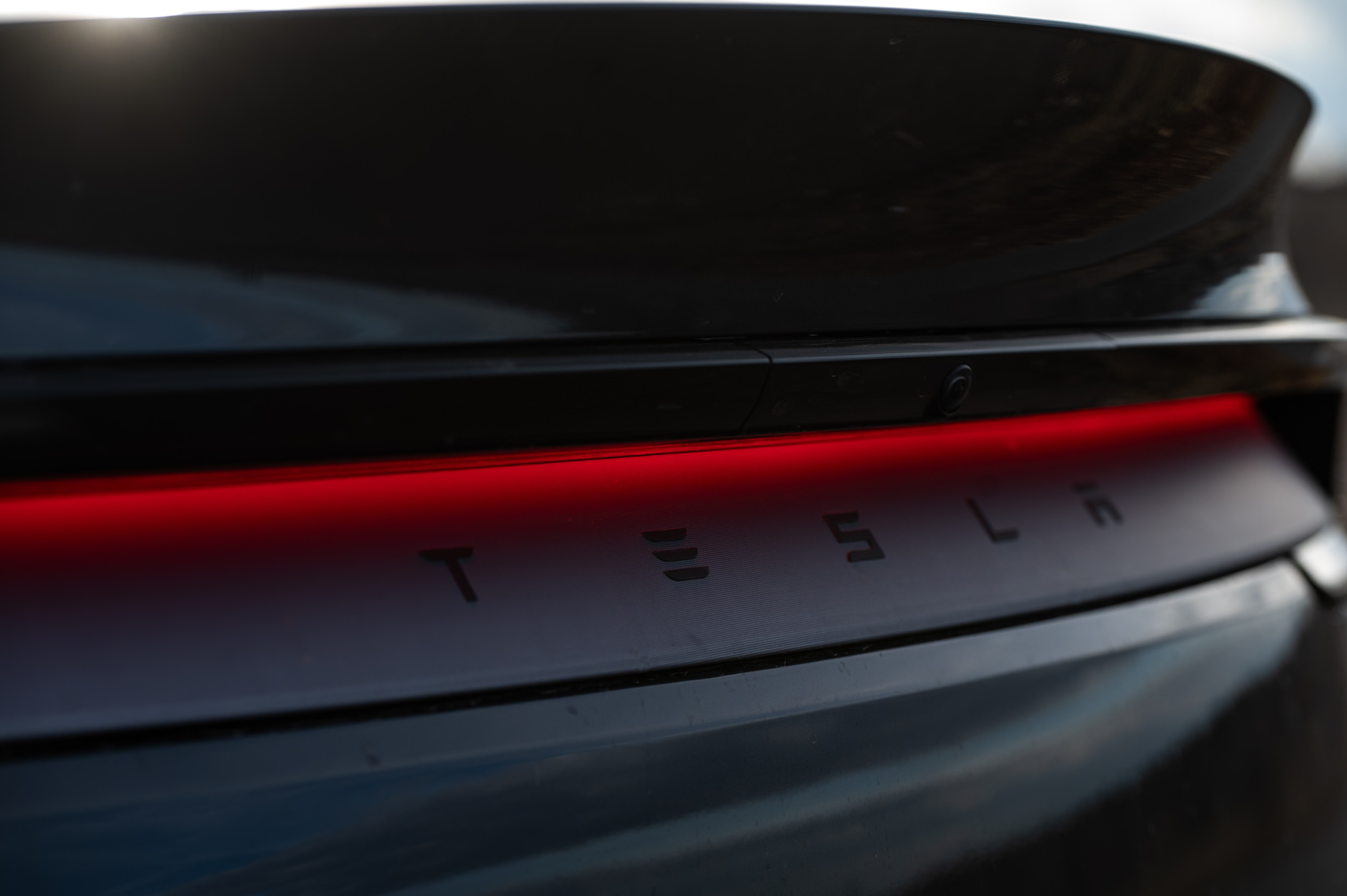 Jelentősen visszaesett a Tesla értékesítése idén Magyarországon - e-cars.hu