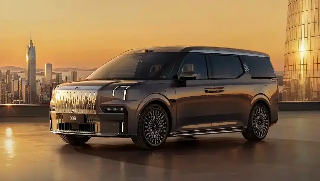 Zeekr 009 frissítés: 912 LE, 720 km, 10 perces töltés - e-cars.hu
